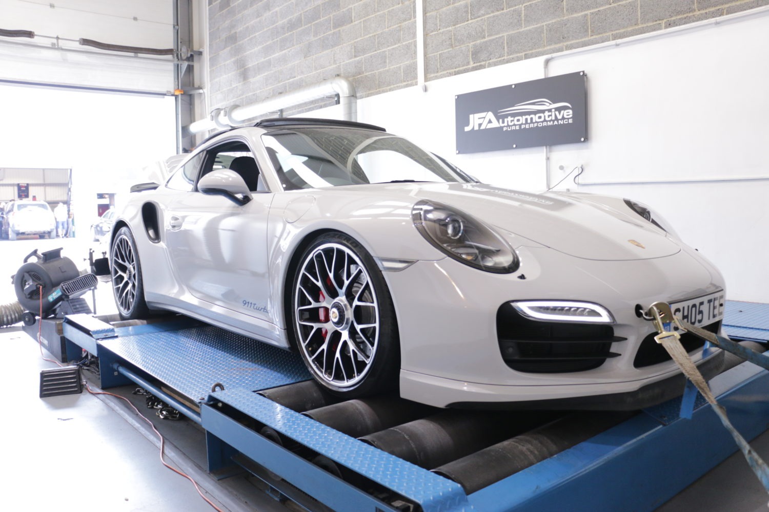 Porsche 911 Turbo - Tuning for performance @ JF Automotive